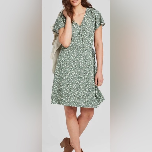 Universal Thread | Dresses | Universal Thread Green Floral Midi Dress ...
